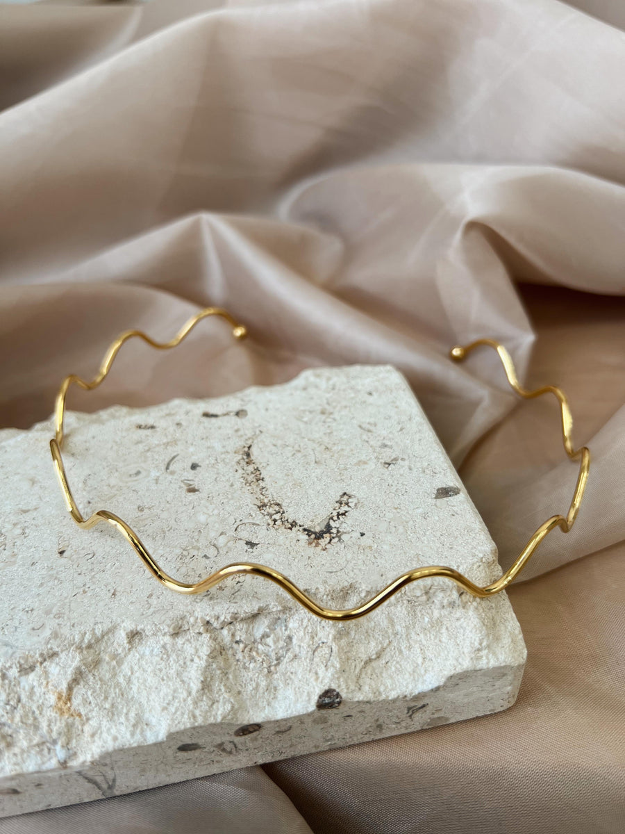 Wavy Necklace – Kriz Reales Studio